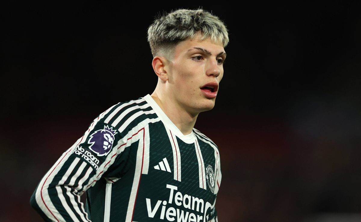 Man Utd gem Garnacho does Ronaldo's celebration again, but off the ...