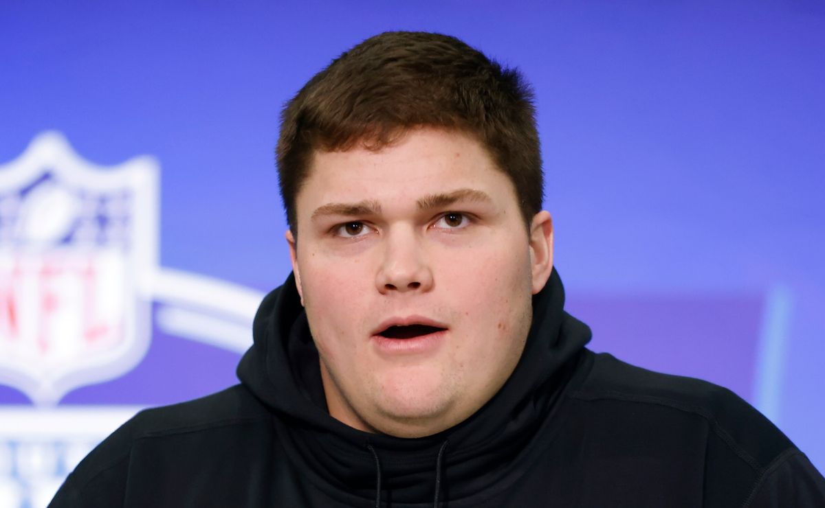 Joe Alt profile: Age, height, weight, college, position and family ...