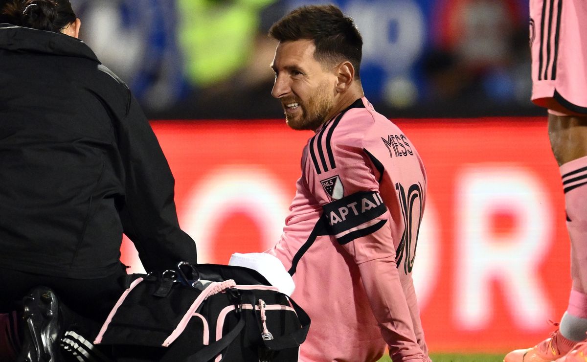 Video: Lionel Messi suffers terrible foul in Inter Miami vs CF Montreal ...
