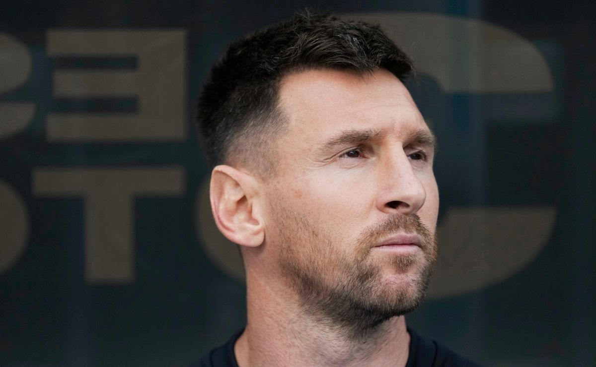 Why did Messi start on the bench for Argentina vs Ecuador? Coach ...