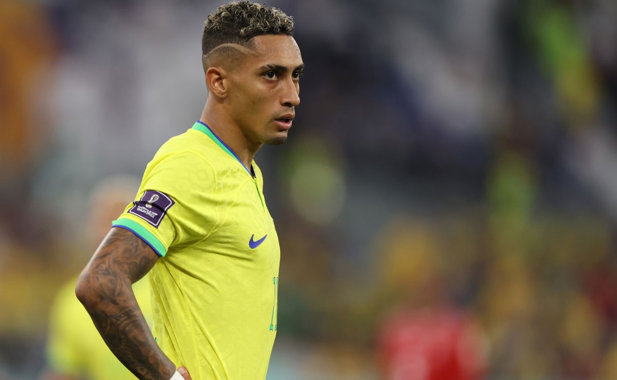 Video: Raphinha scores fantastic free kick goal for Brazil vs Colombia ...