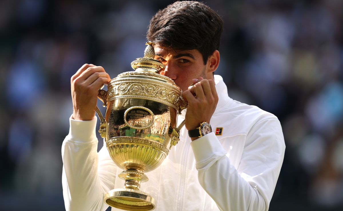 Carlos Alcaraz booed in fun interaction with crowd after winning ...