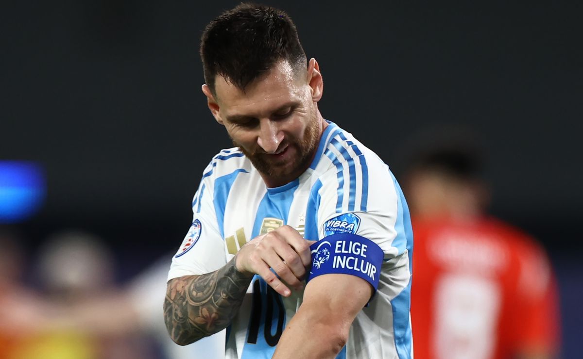 Video: Lionel Messi’s ankle swollen and in bad shape after injury in ...