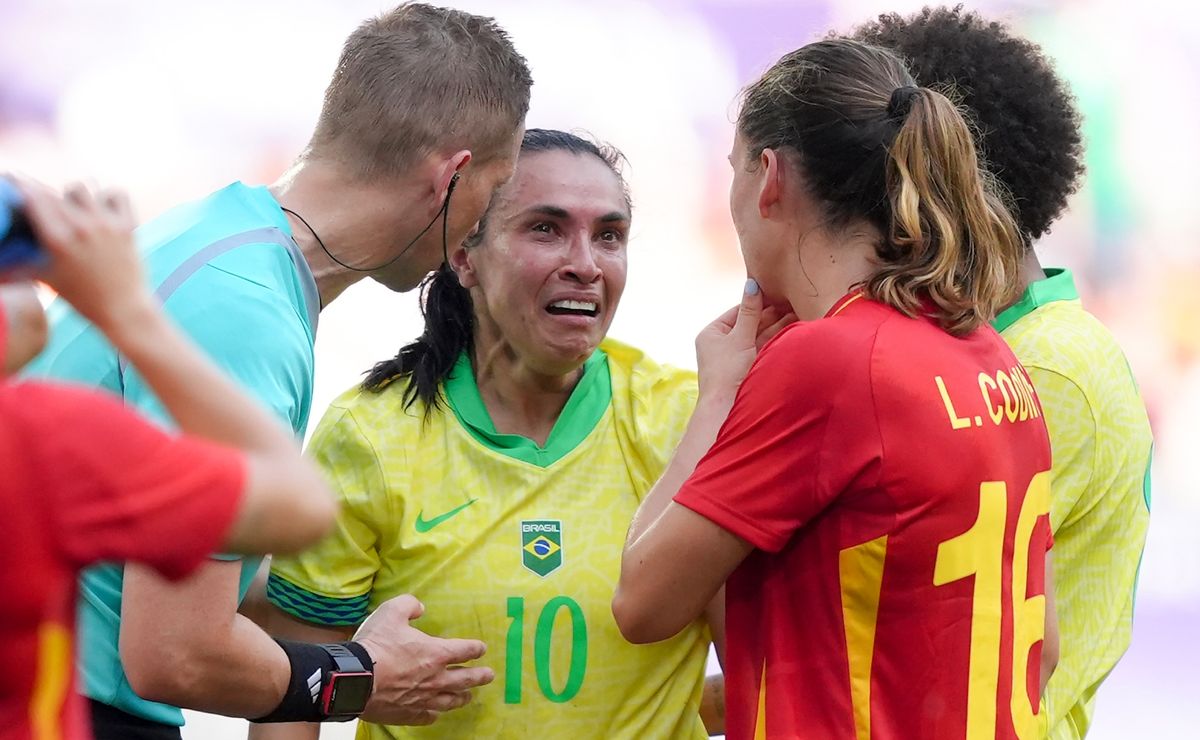 Video: Brazilian star Marta sent off for brutal head kick, breaks down ...