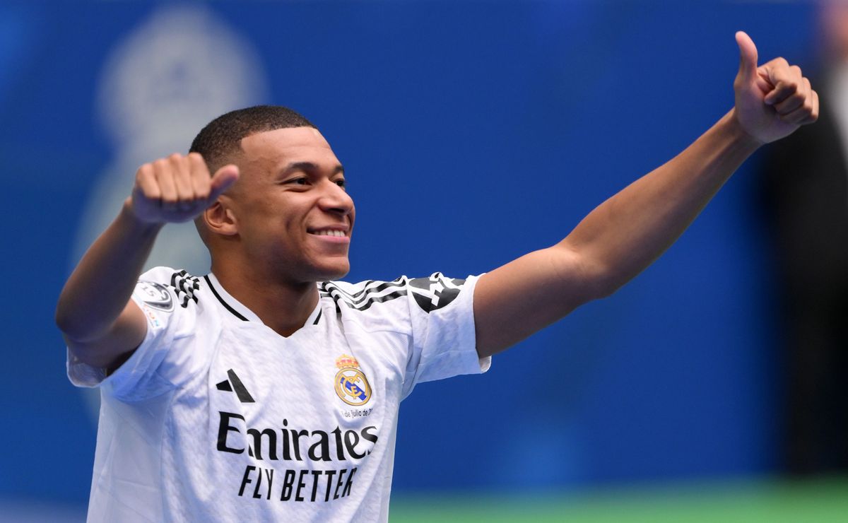 Report: Cristiano Ronaldo's teammate insists on leaving Al Nassr to join Kylian Mbappe's Real ...
