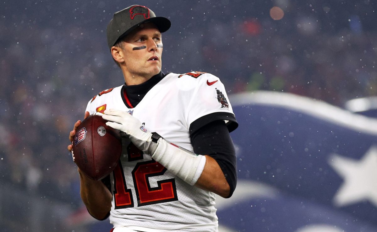 Tom Brady names surprising position for LeBron James in dream NFL team ...