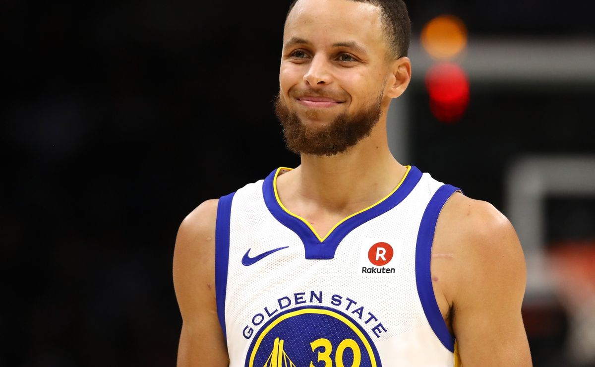 NBA Hall of Famer recommends Bucks star to join Stephen Curry's Golden ...