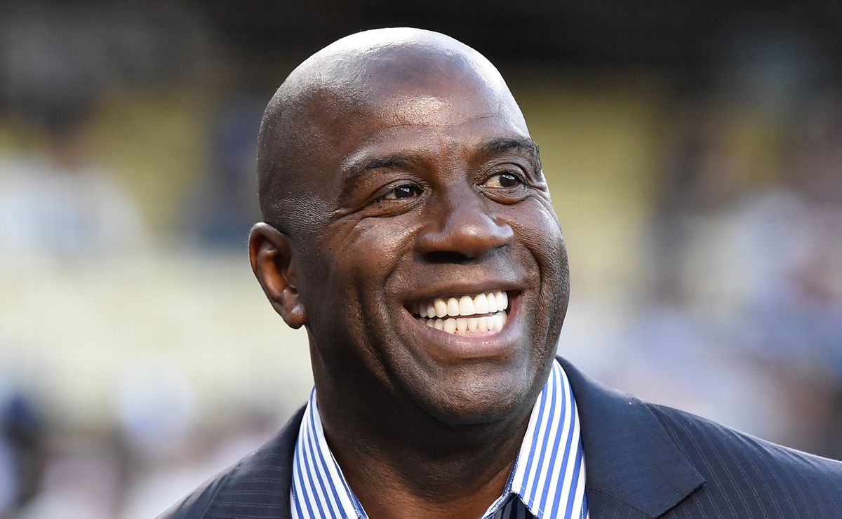 Magic Johnson takes big shot at Anthony Edwards after Michael Jordan ...