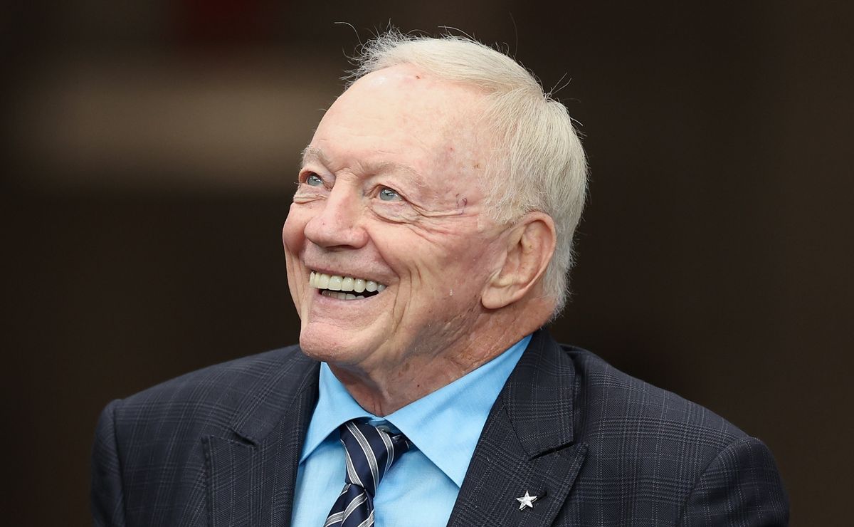 Jerry Jones has contract priority between Dak Prescott and CeeDee Lamb ...