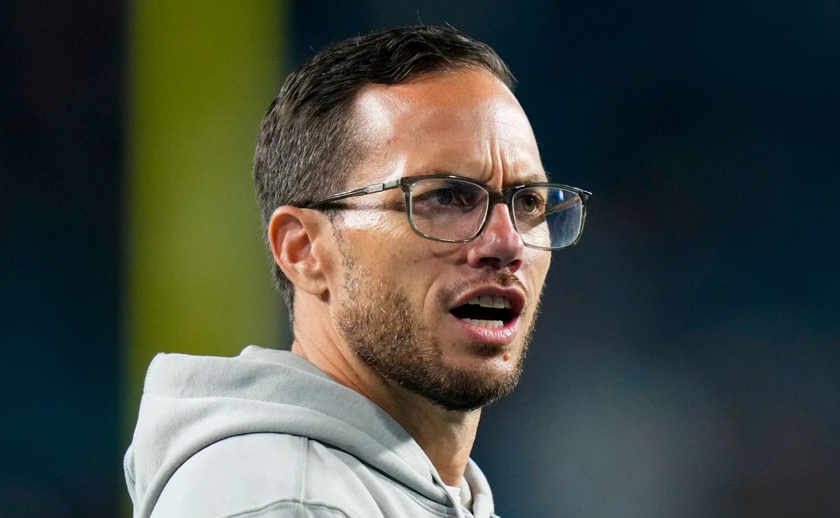 Miami Dolphins make historic decision about the future of head coach ...