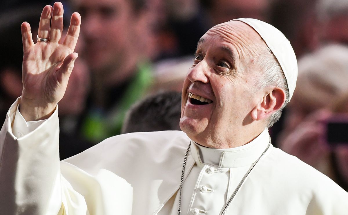 Pope Francis names the three greatest soccer players in history ...