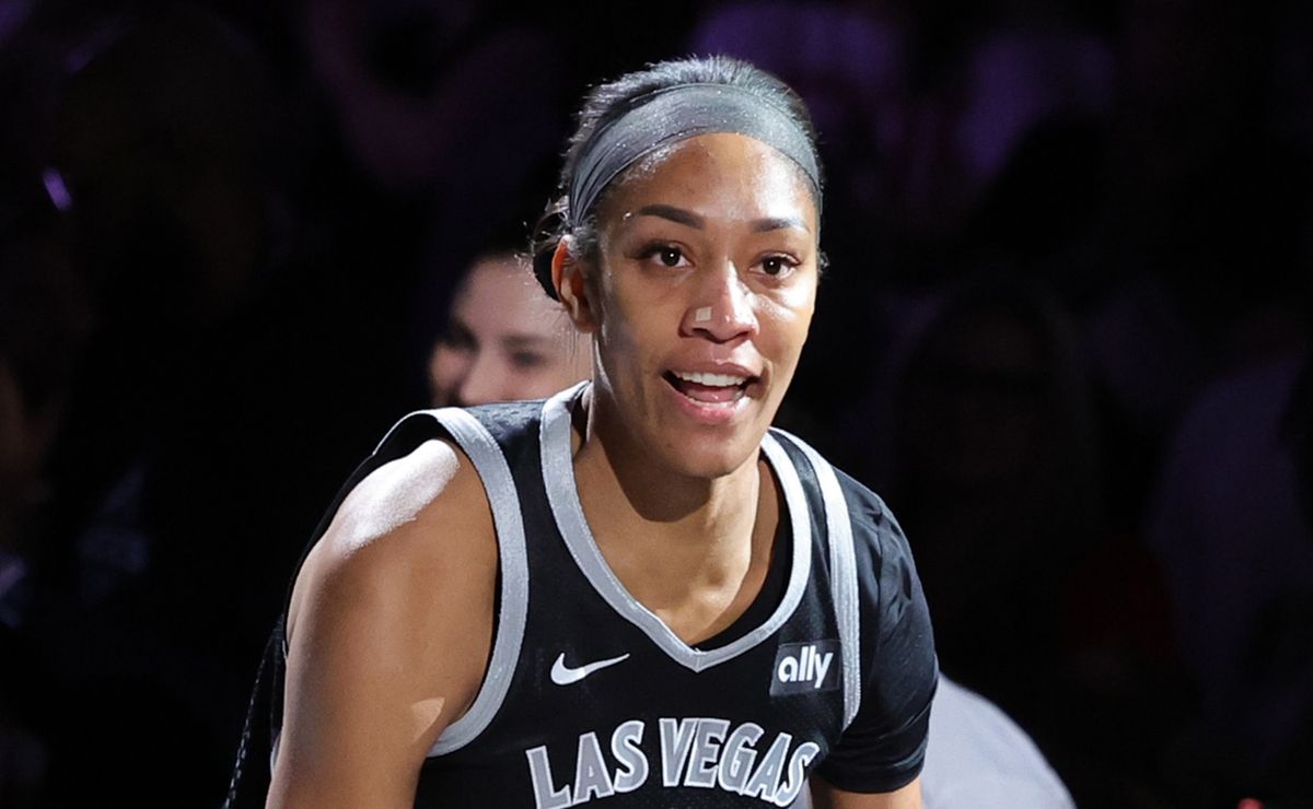 A'ja Wilson’s emotional words after breaking WNBA scoring record against Caitlin Clark’s Fever ...