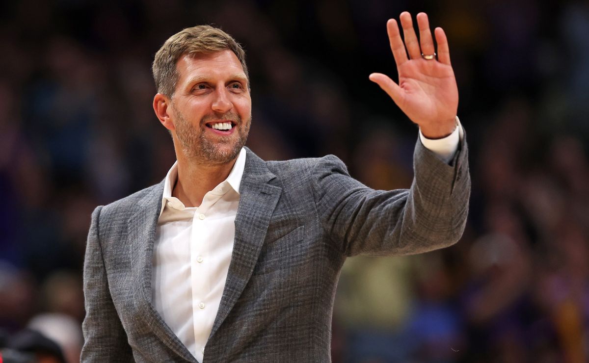 NBA News: Dirk Nowitzki gets real on Klay Thompson wearing his iconic ...