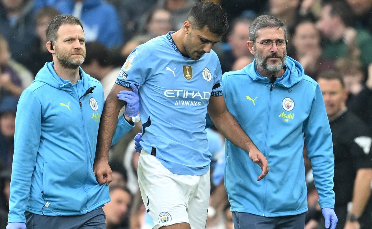 Rodri leaves the field in tears vs Arsenal: What happened to the Man ...