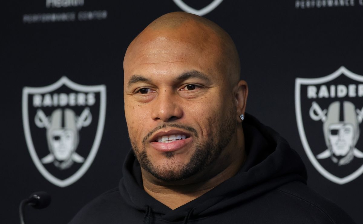 NFL News: Raiders HC Antonio Pierce may get a key weapon back despite Davante Adams' absence ...