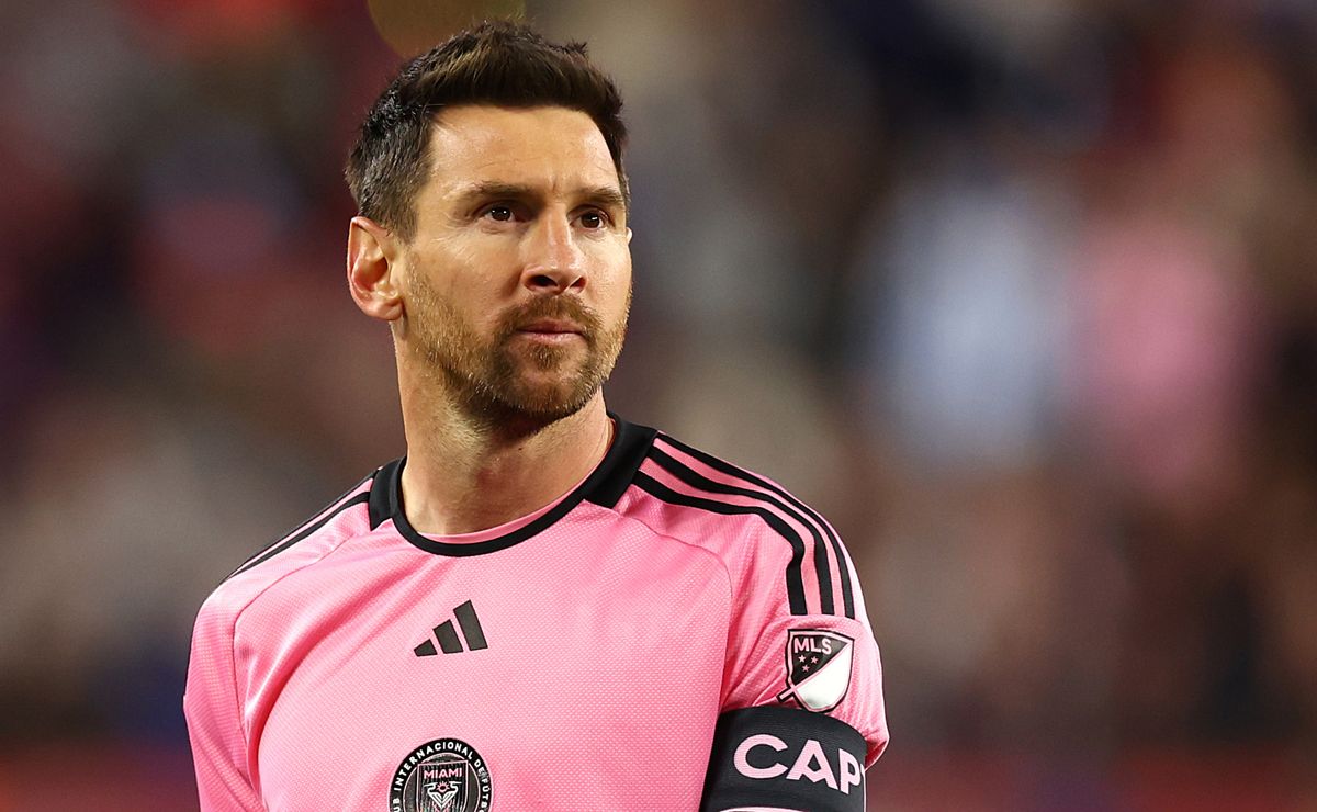 Brazilian young star names Messi as top inspiration over Cristiano ...