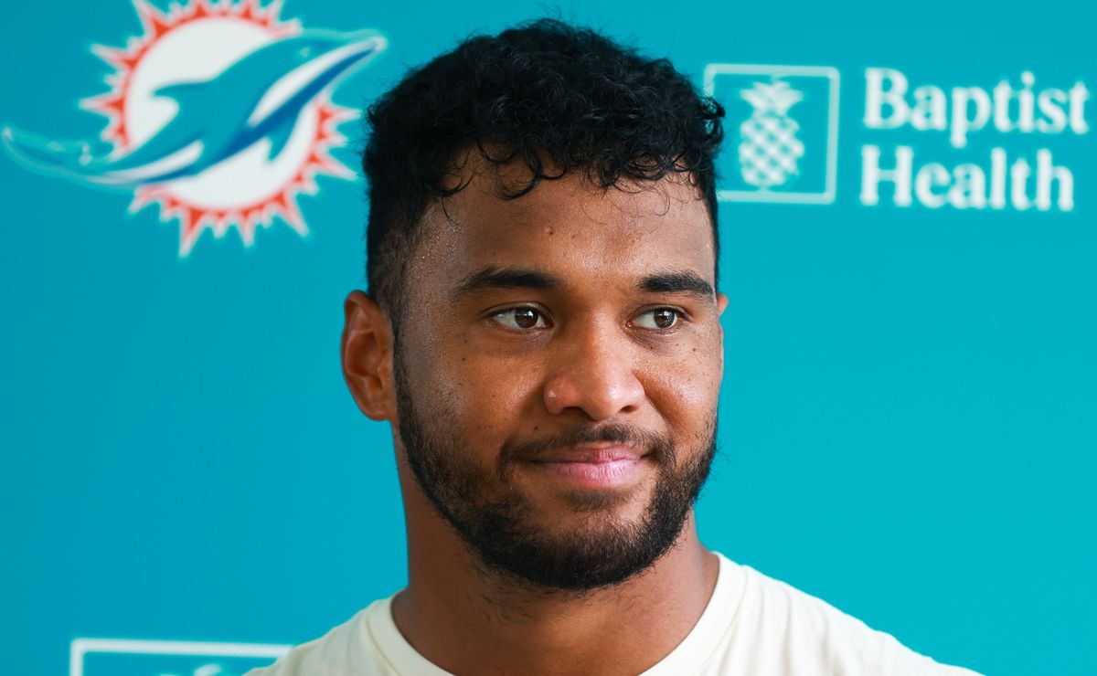 Ryan Fitzpatrick sends warning to Tua Tagovailoa after final decision about career with Miami ...