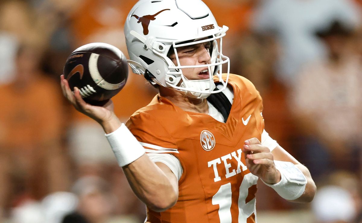 NCAAF News: Longhorns HC Sarkisian clarifies situation on Ewers, Manning as starting QB next ...