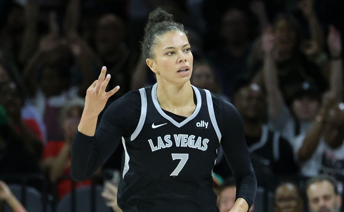WNBA: Alysha Clark and other stars respond to CBA opt-out after ...