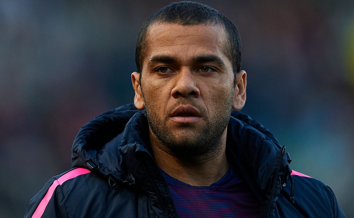 Former Barcelona star Dani Alves chooses the greatest player in soccer ...
