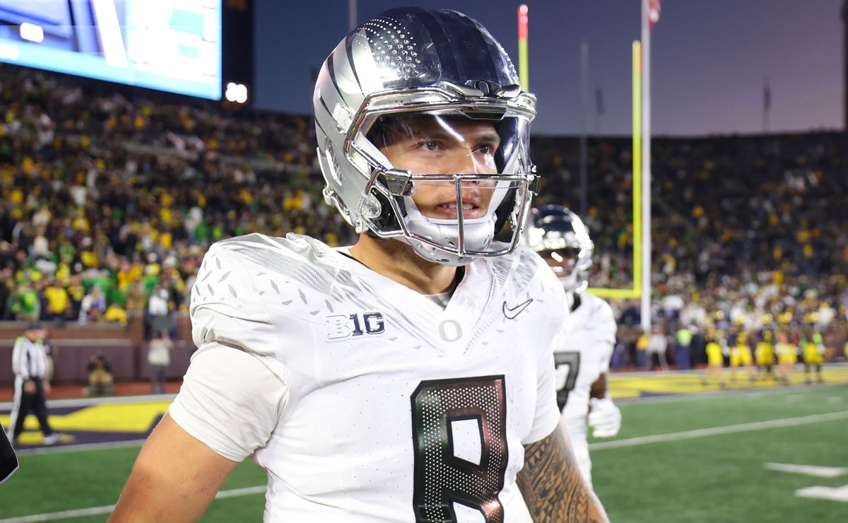 NCAAF News: Ducks HC Dan Lanning clarifies his stance on Dillon Gabriel ...