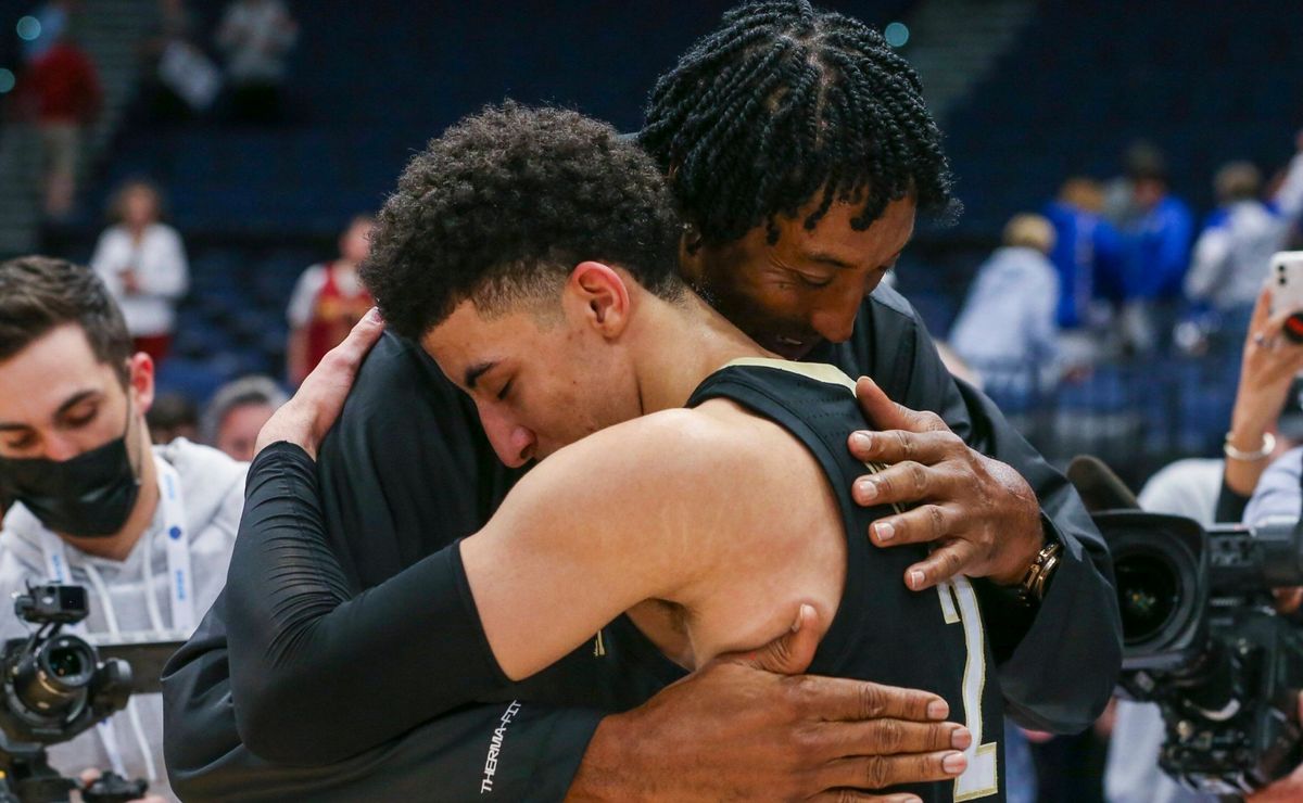 Grizzlies' Scotty Pippen Jr. shares emotional reaction after matching father Scottie Pippen's ...