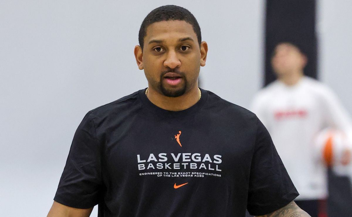 WNBA News: Sky head coach Tyler Marsh opens up on his biggest offseason ...