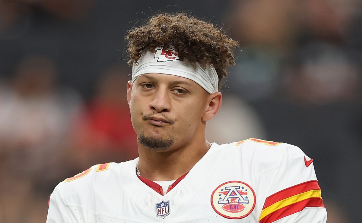 Patrick Mahomes sends big warning to entire NFL after Chiefs clinch playoff spot to defend Super ...