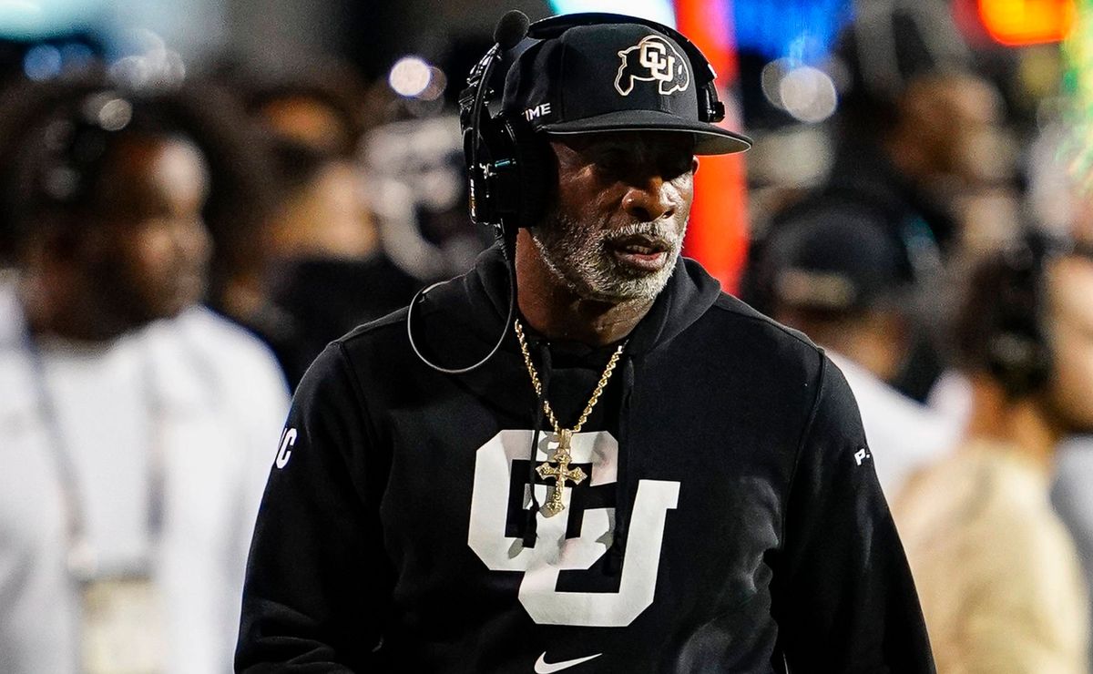 Boise State HC Danielson makes something clear to Buffaloes' Sanders regarding the Heisman ...