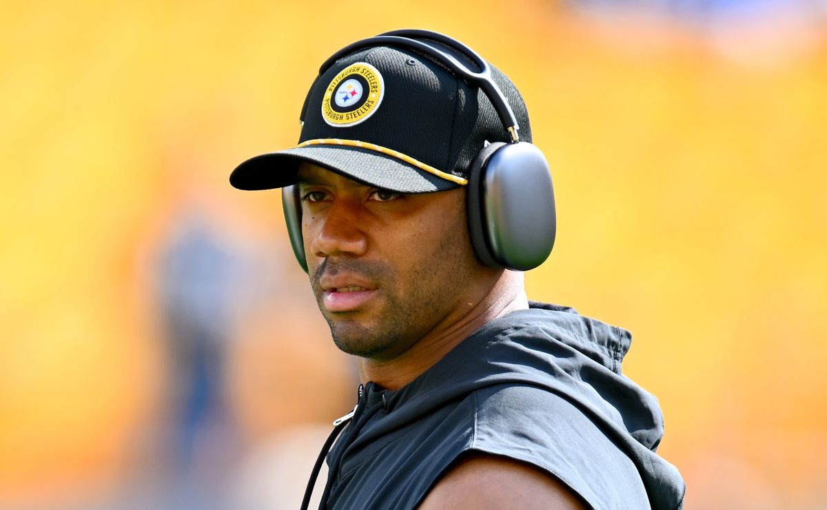 Russell Wilson sends clear message about future of Justin Fields after ...