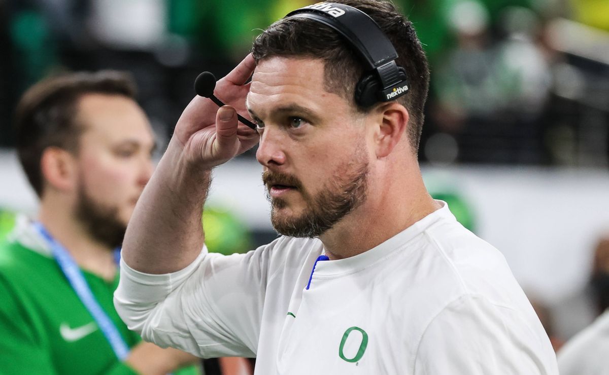 NCAAF News: Ducks HC Dan Lanning reveals how his team is preparing for ...