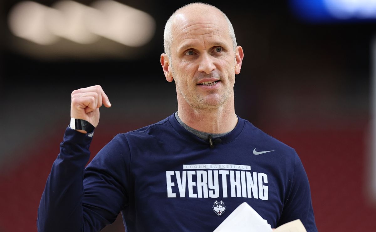 NCAAB News: Dan Hurley reacts to getting his 300th career win in ...