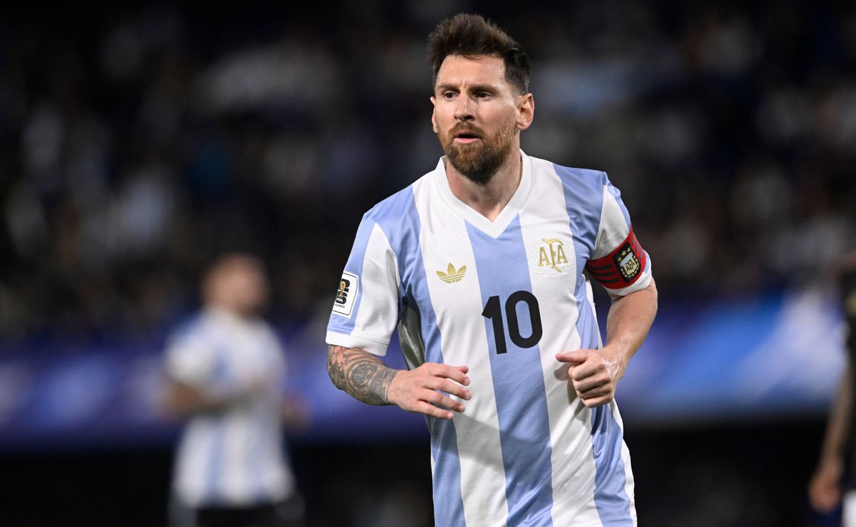 Which players, coaches, and journalists voted for Lionel Messi to win ...