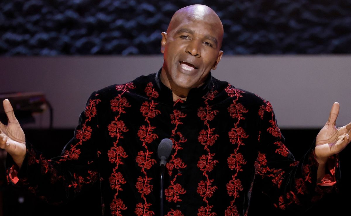 Evander Holyfield delivers clear message to Tyson Fury after Oleksandr ...