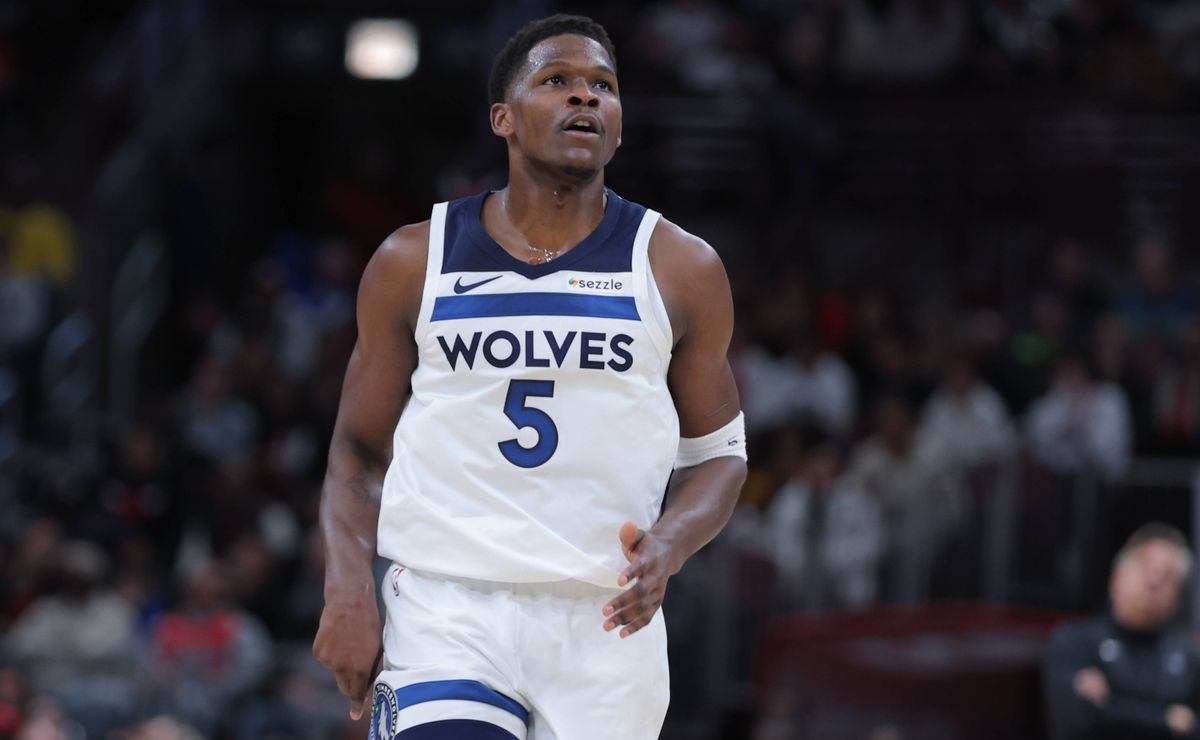 Minnesota star Anthony Edwards snubs Nikola Jokic, names his choice for ...