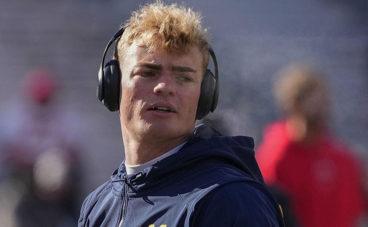 NCAAF News: Wolverines QB Davis Warren makes astonishing revelation ...
