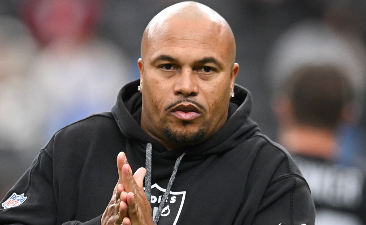 Las Vegas Raiders make final decision on Antonio Pierce's future after challenging NFL season ...