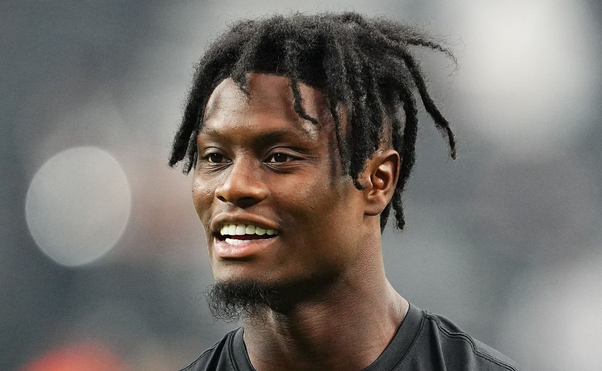 George Pickens takes big shot at Mike Tomlin, Russell Wilson and ...