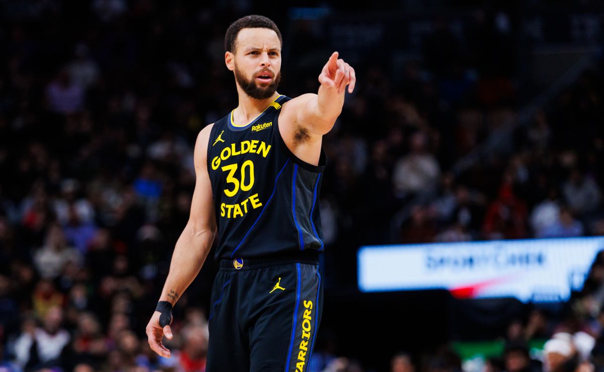 Stephen Curry delivers strong message to Warriors front office about ...