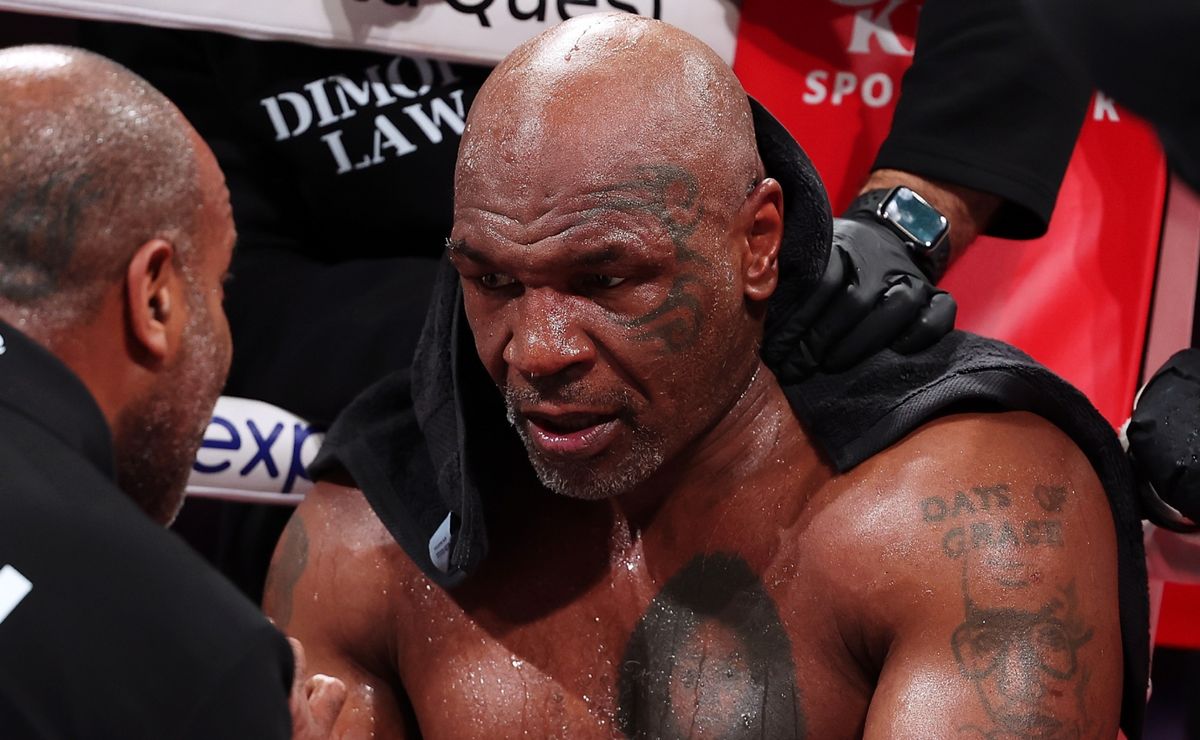 Mike Tyson's shocking post-fight move after Jake Paul loss stuns fans ...