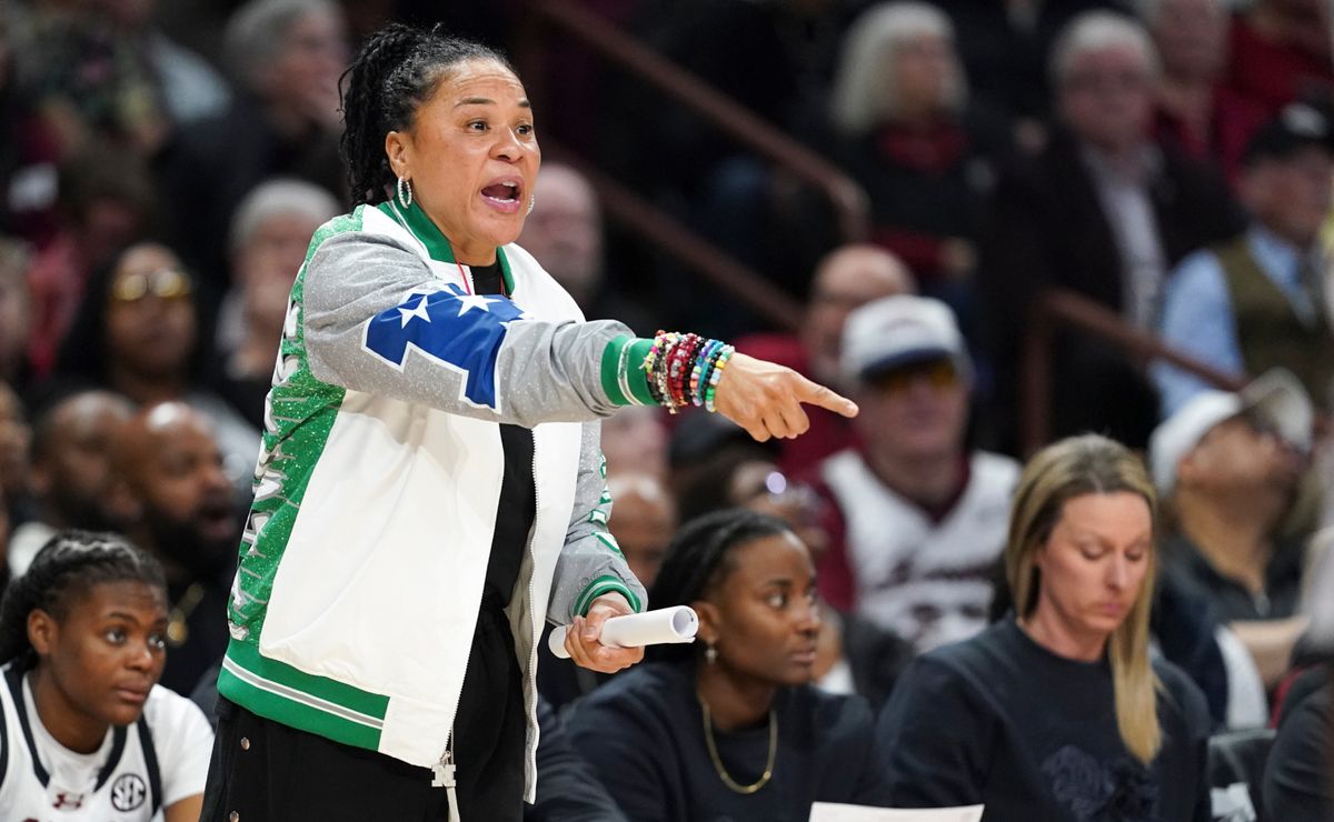 NCAAB News: SC's Dawn Staley to receive the ultimate honor from FIBA ...
