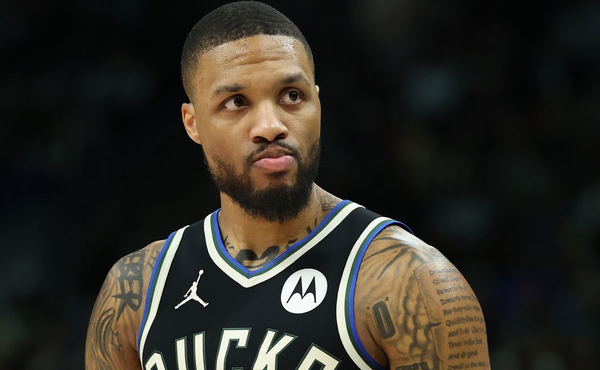 Bucks star Damian Lillard chooses the four greatest players in NBA ...