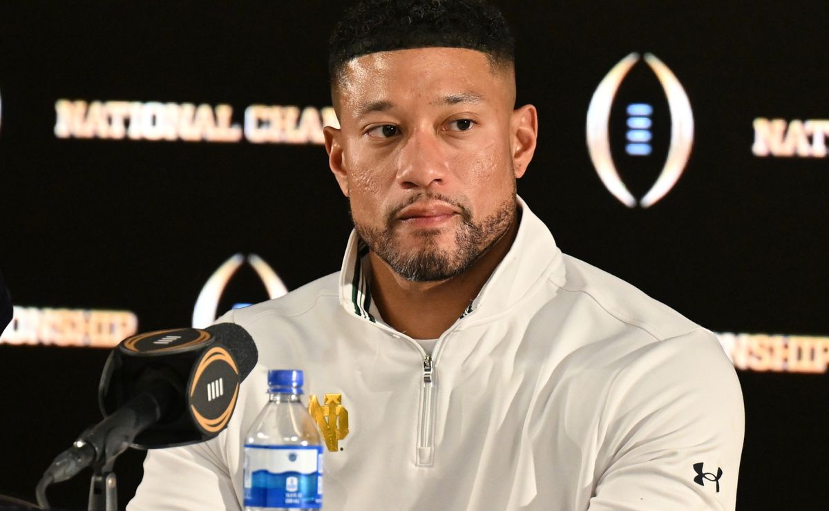 Notre Dame HC Marcus Freeman loses one of his star players, who declared for the upcoming NFL ...