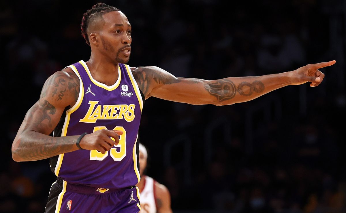 Former Lakers star Dwight Howard reveals his pick for the greatest ...
