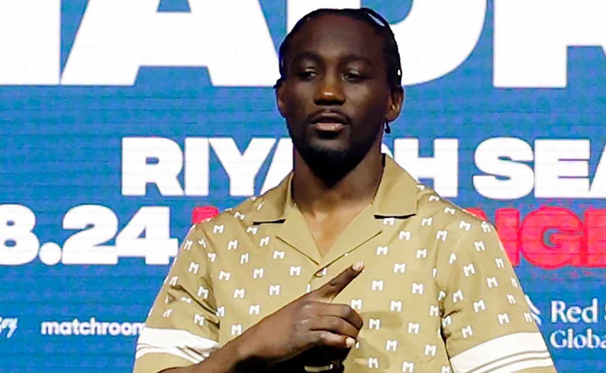 David Benavidez evaluates Terence Crawford's odds of defeating Canelo ...