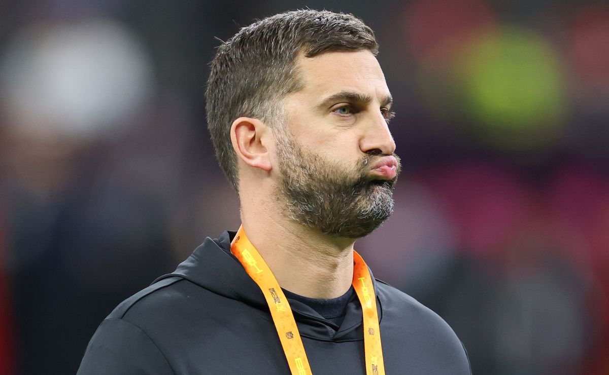 Eagles HC Nick Sirianni crying during National Anthem before Super Bowl ...