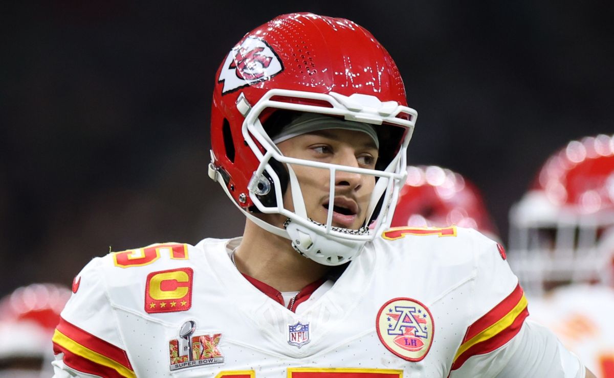 Patrick Mahomes breaks silence on Chiefs' ugly loss to Jalen Hurts, Eagles with big admission ...