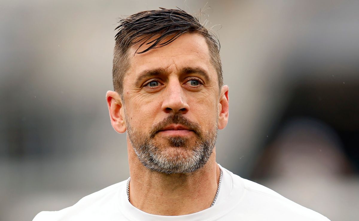 Steelers player takes a big shot at Aaron Rodgers after rumors put the ...