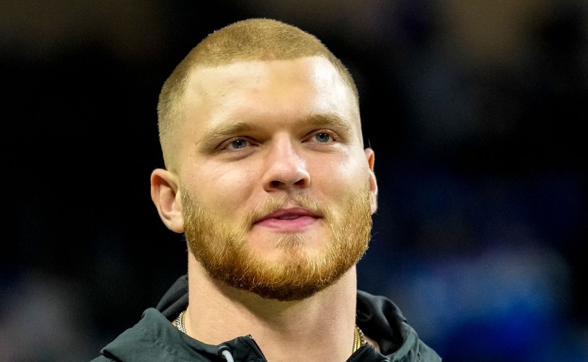 Aidan Hutchinson sends clear message to Myles Garrett about blockbuster ...