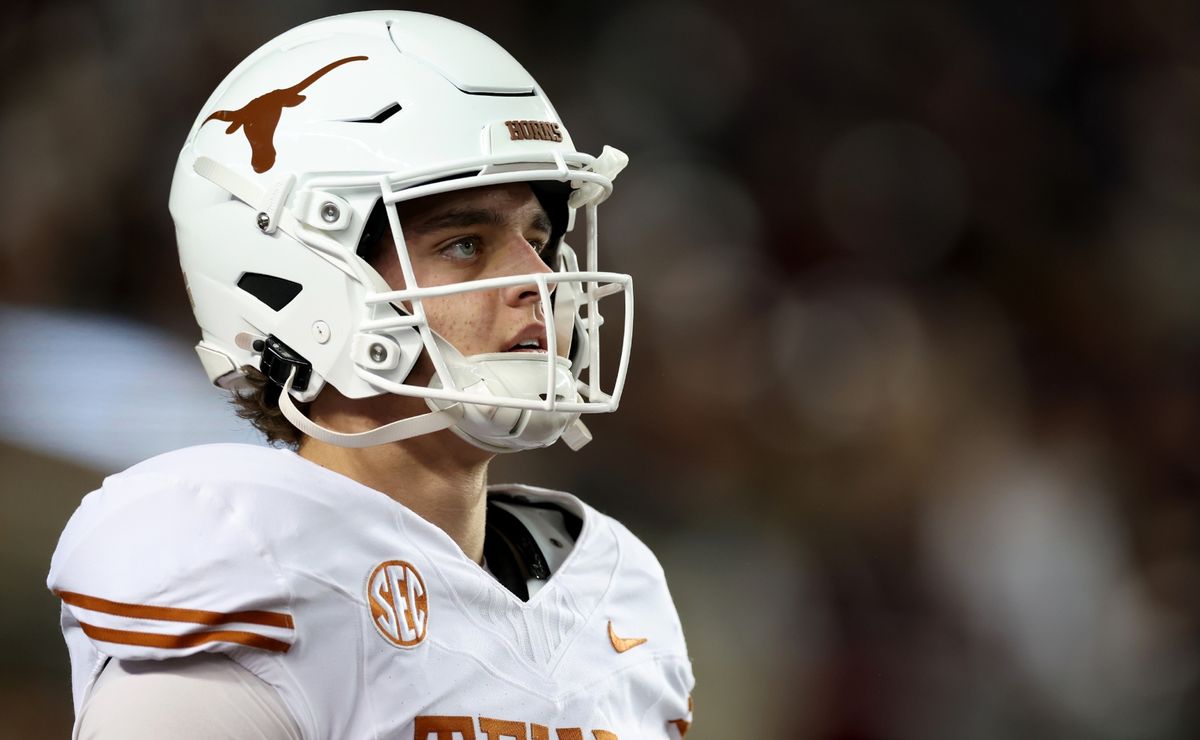 Longhorns HC Steve Sarkisian makes something clear about Arch Manning ahead of 2025 NCAAF season ...